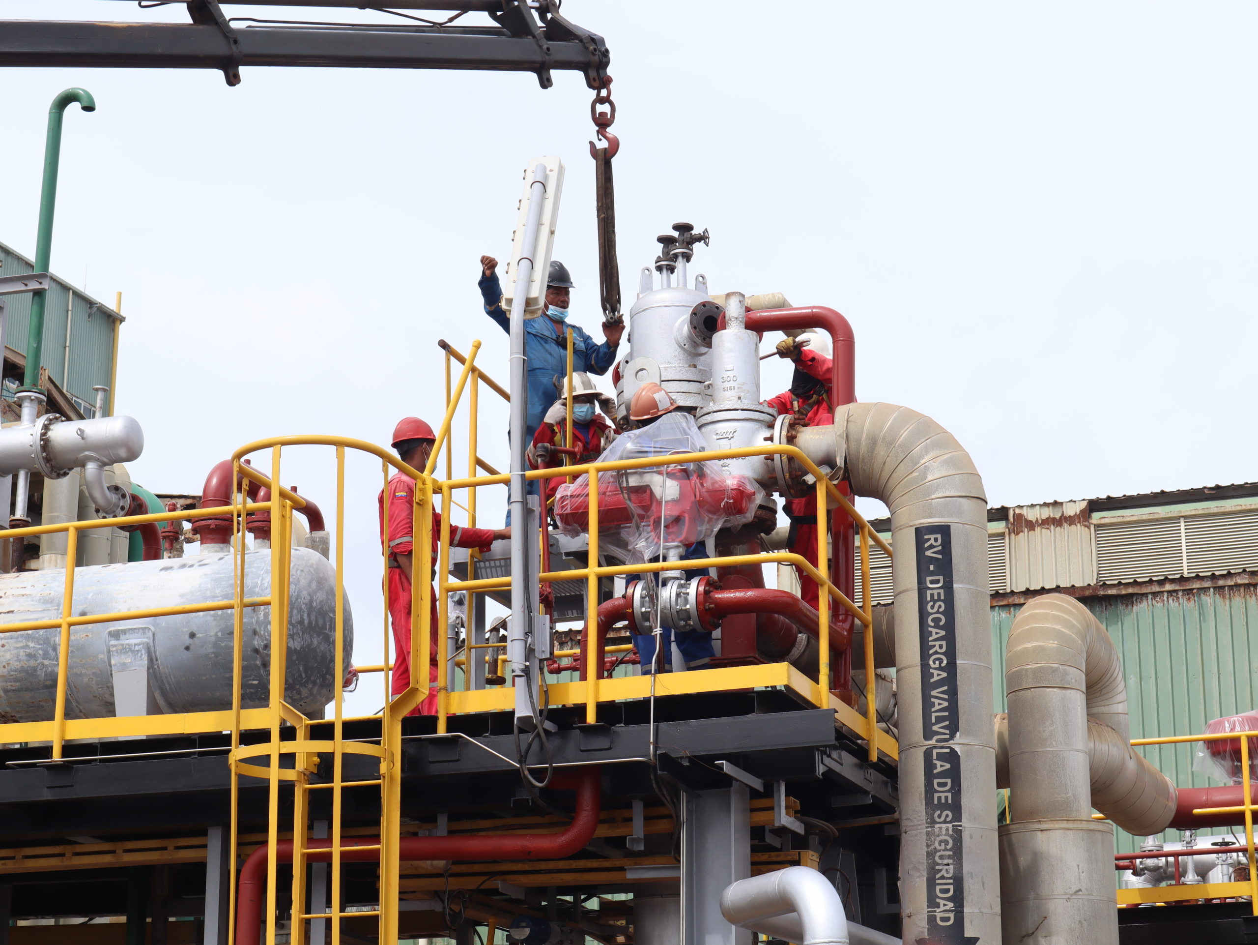 Equipos Estáticos y Tuberías - Corporación Business & Development CA